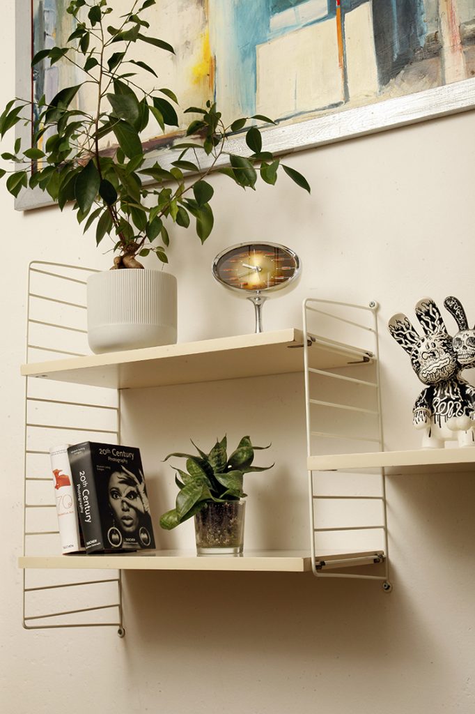 Modułowy regał na metalowej konstrukcji, Nisse Strinning dla String ...