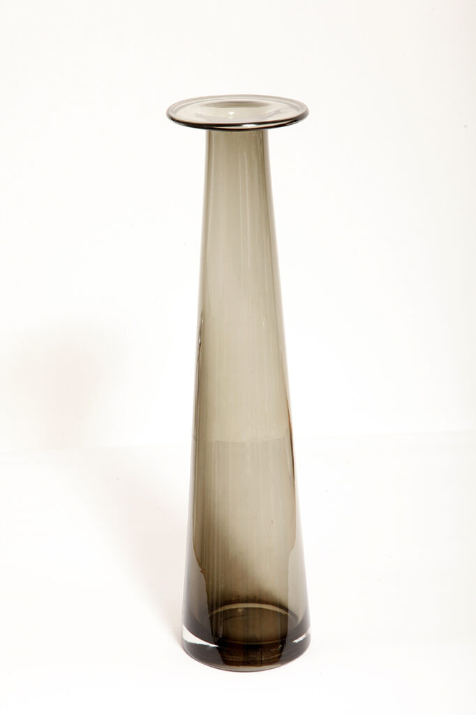 Cylindryczny ręcznie formowany smukły i wysoki (40 cm) wazon z ...